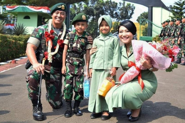 Bareng Istri, Jenderal Andika Perkasa Ziarah ke Makam Bung Karno di ...